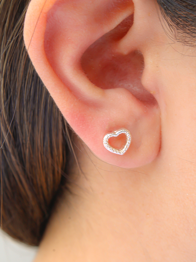 Ripley - ARETE CORAZON ESCARCHADO PLATA MUJER